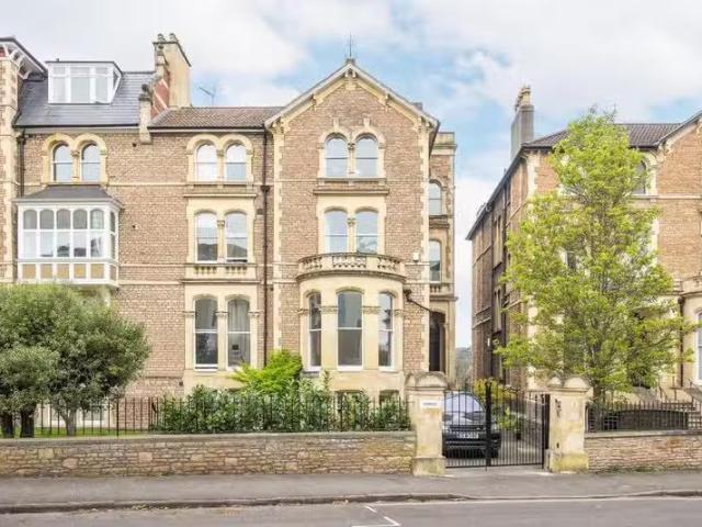 Deal! 3 BA 4 bedroom semi detached house for rent in Percival.