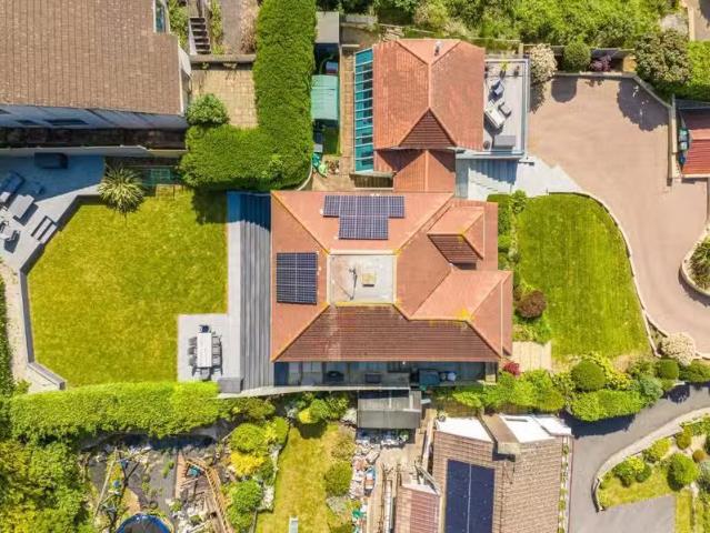 Just in! 3 BA 5 bedroom detached house for rent in Hillside Ro.