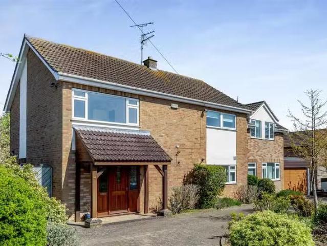Cheap 3 BA 5 bedroom Detached House to rent, St Peters Road, O.