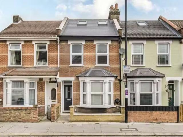 New 3 BA 5 bedroom house for rent in Northcote Road, Croydon.