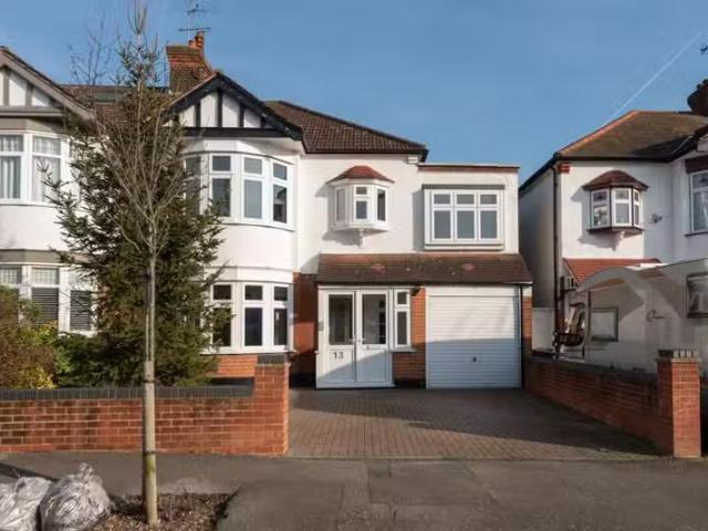 Cozy 3 BA 5 bedroom semi detached house for rent in Wordsworth.