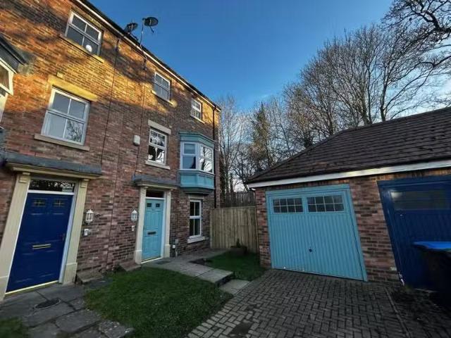 Cheap 3 BA 5 bedroom town house for rent in Kirkwood Drive, Ne.