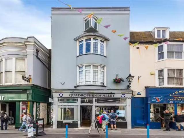 Deal! 3 BA 6 bedroom terraced house for rent in East Street, B.