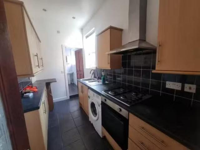 Charming 3 bedroom terraced house for rent in Thimblemill Road.