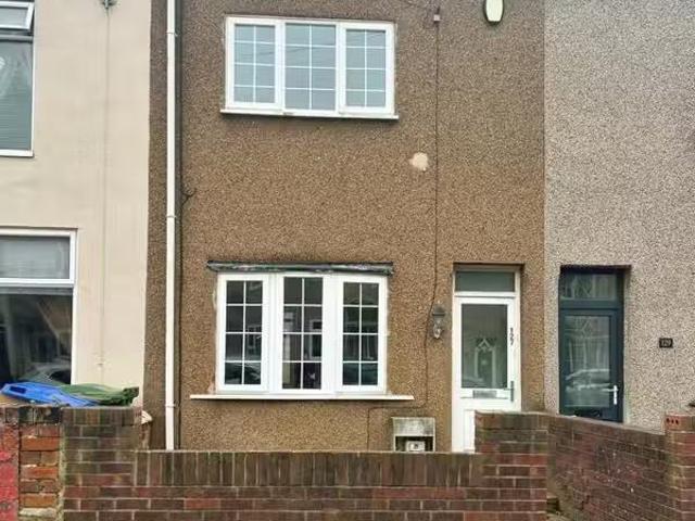 Cheap 3 bedroom terraced house for rent in Blundell Avenue, Cl.
