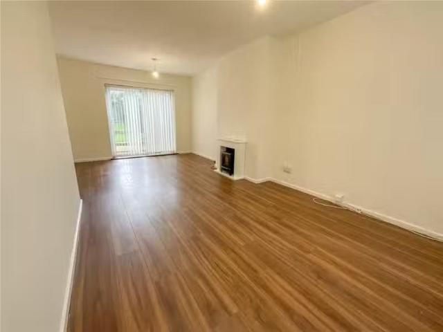 For Rent! 3 bedroom terraced house for rent in Bucklands End L.