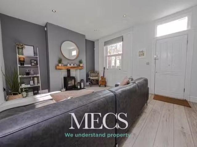 Charming 3 bedroom terraced house for rent in Bull Street, Har.