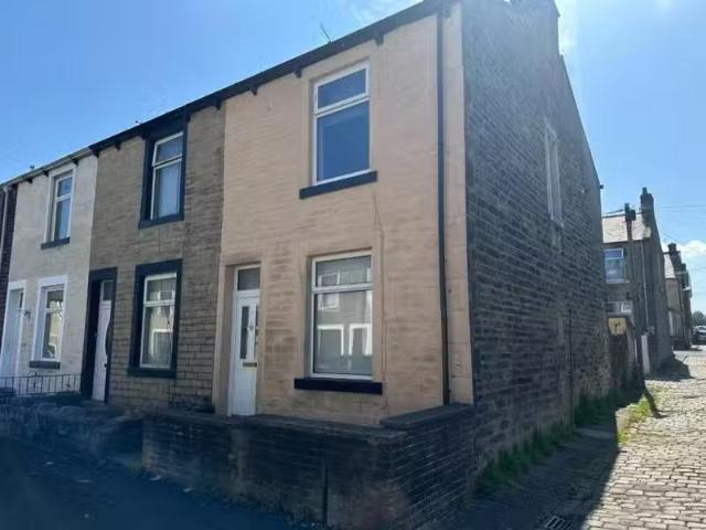Rental! 3 bedroom terraced house for rent in Cloverhill Road.