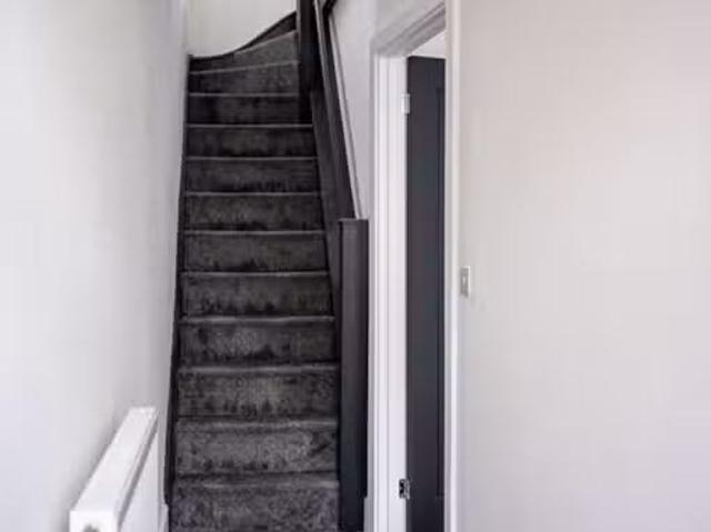 Cozy 3 bedroom terraced house for rent in Clarence Street, Ton.