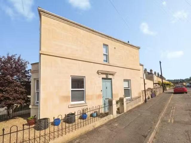 Deal! 3 bedroom terraced house for rent in Lyndhurst Road, Bat.
