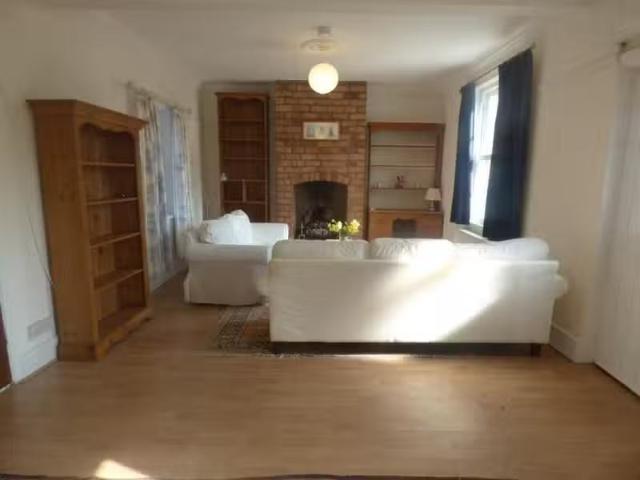 Rental! 3 bedroom terraced house for rent in Ravenhurst Road.