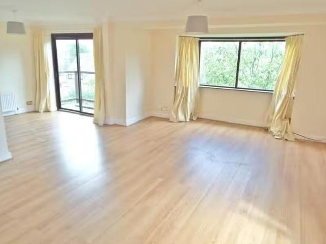 Charming 3 bedroom apartment for rent in Grange Cross Lane, We.