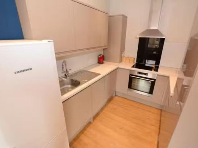 For Rent! 3 bedroom apartment for rent in Second Avenue, Hove.