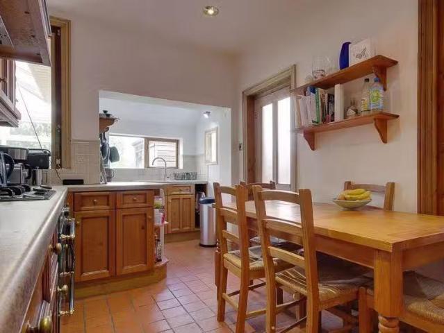 For Rent! 3 bedroom detached house for rent in Acland Road, Bo.