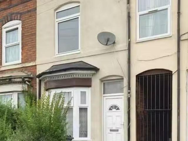 Just in! 3 bedroom detached house for rent in Lodge Road, Hock.