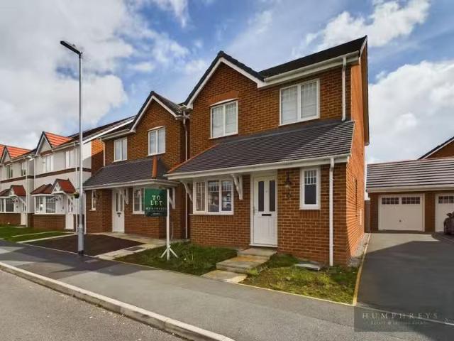 Nice 3 bedroom detached house for rent in Mayfield Park, Saltn.
