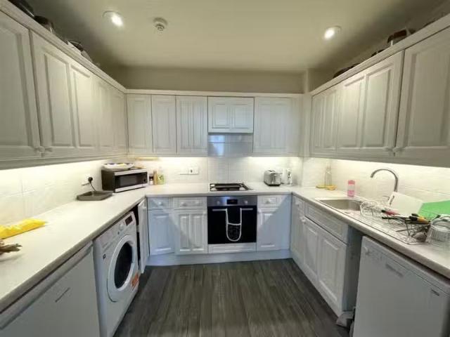 Unique 3 bedroom flat for rent in Brunswick Place, Hove, BN3