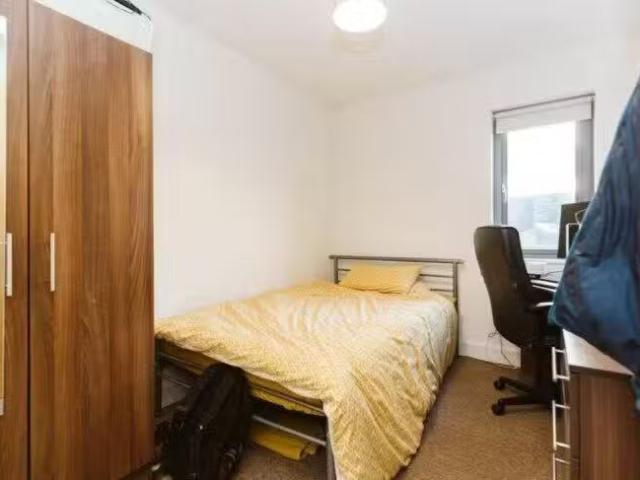 Cozy 3 bedroom flat for rent in Station Road, BS6