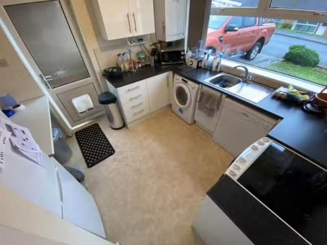 Unique 3 bedroom house for rent in Leighton Park Road, Westbur.