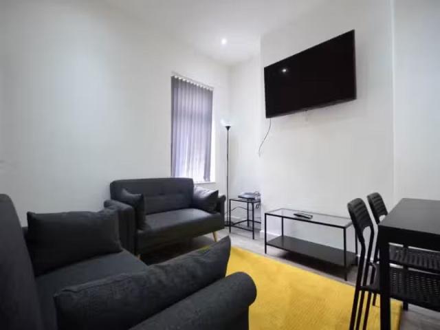 Deal! 3 bedroom house share for rent in Fingland Road, Wavertr.