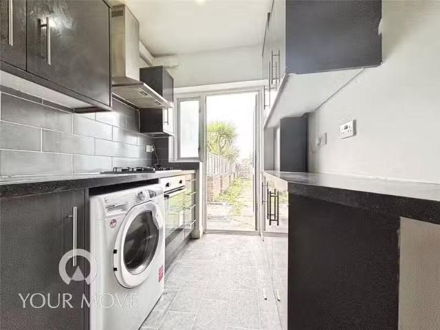 Rental! 3 bedroom Mid Terrace House to rent, Oaklands Road, Da.