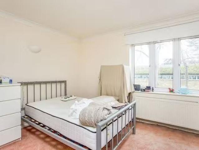 New 3 bedroom Mid Terrace House to rent, Limes Mews, Egham, TW.