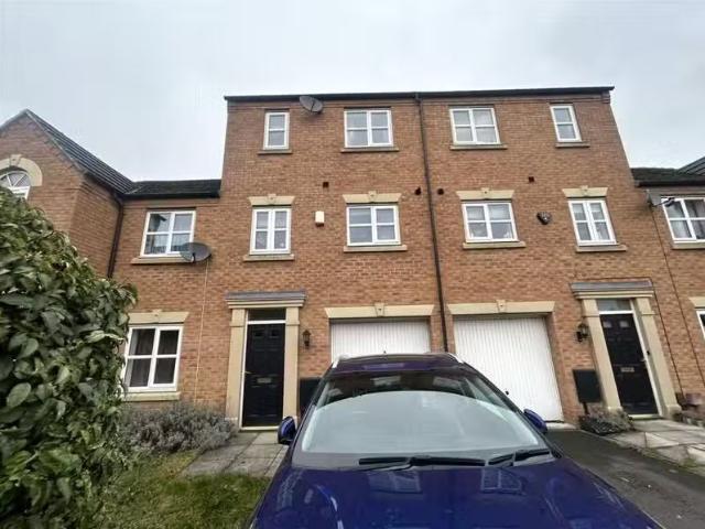 Charming 3 bedroom semi detached house for rent in Channel Cre.