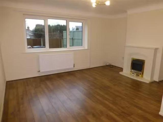 Rental! 3 bedroom semi detached house for rent in Fammau View.