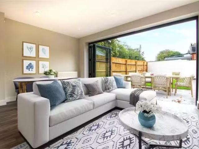 New 3 bedroom semi detached house for rent in Field View, Clee.