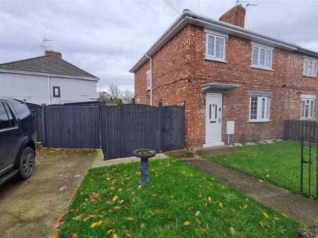 Rental! 3 bedroom semi detached house for rent in Grange Road.