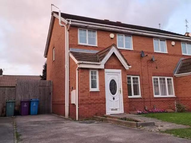 Charming 3 bedroom semi detached house for rent in Woodhurst C.