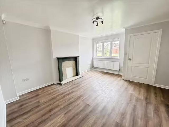 Cheap 3 bedroom Semi Detached House to rent, Earhart Close, Sk.