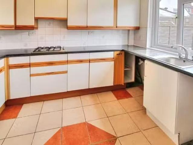 Rental! 3 bedroom Semi Detached House to rent, Stream Park, Ki.