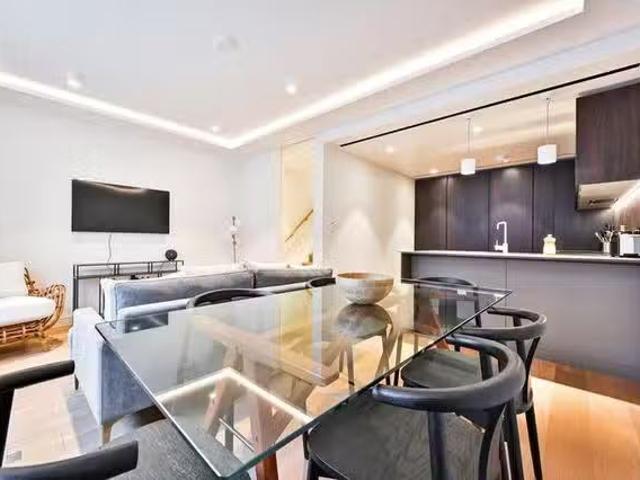 Just in! 3 BR Chilworth Mews