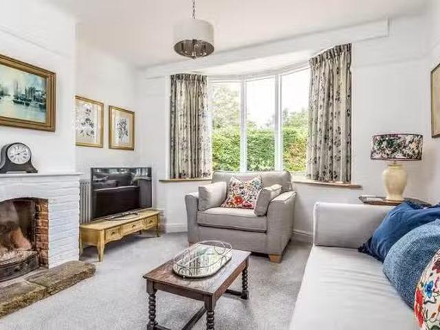Just in! 3 BR Hundredsteddle Lane