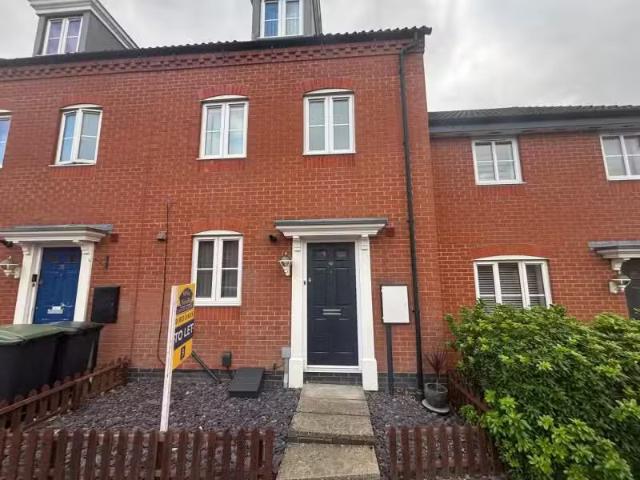 Cheap 3 BR Maye parts Road, RUSHDEN