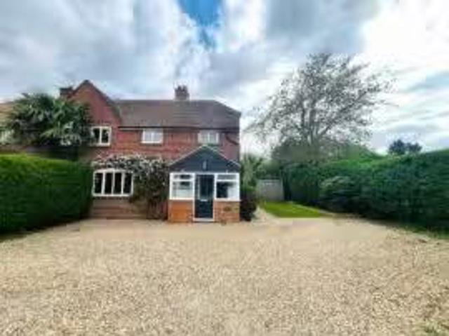Charming 3 BR Property & Houses to Rent: Hound Green Close, Ho.