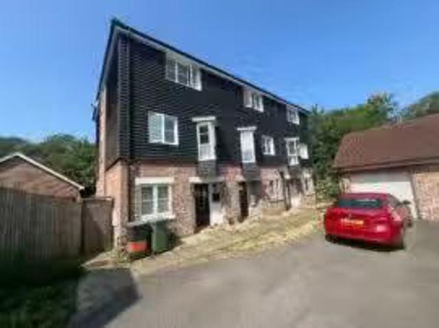 Rental! 3 BR Property & Houses to Rent: Richards Field, Chineh.