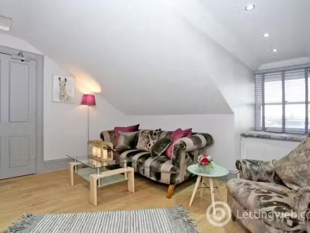 Just in! 3 BR Property to rent in Union Street, Flat 3, AB10