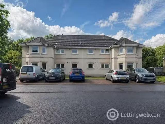 Cozy 3 BR Property to rent in Allands Avenue, Inchinnan, Renf.