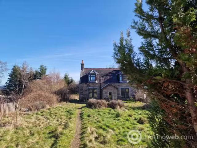 Cozy 3 BR Property to rent in Benrinnes Distillery, Aberlour.