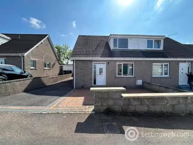 Rental! 3 BR Property to rent in Deemount Gardens, Ferryhill.