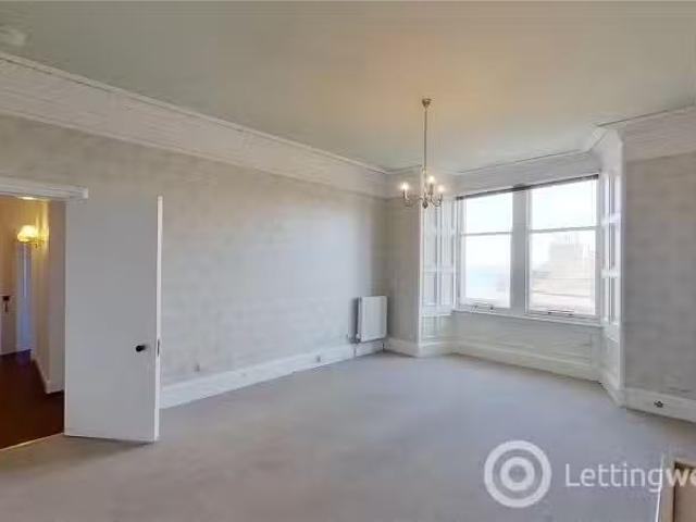 Deal! 3 BR Property to rent in James Street, Portobello, Edinb.