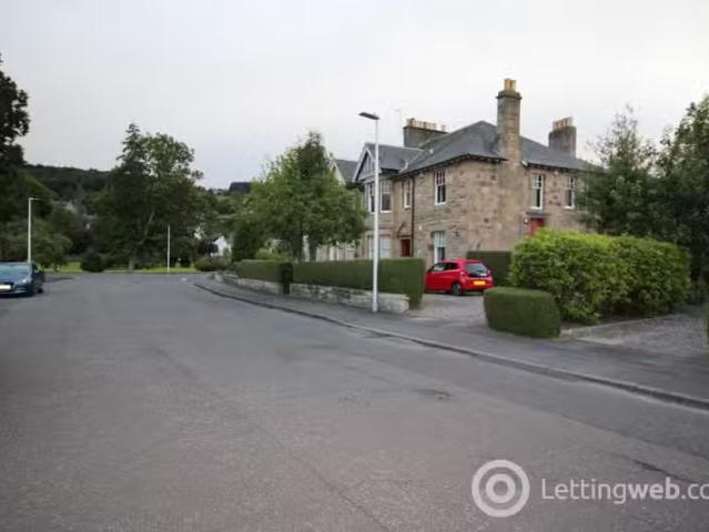 Cheap 3 BR Property to rent in Mayne Avenue
