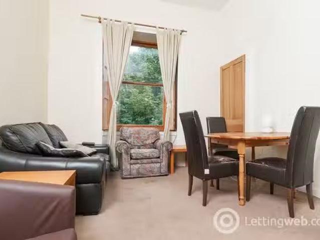 Deal! 3 BR Property to rent in Oxford Street, Edinburgh, EH8