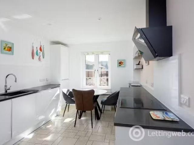 For Rent! 3 BR Property to rent in Rattray Drive, Greenbank, E.