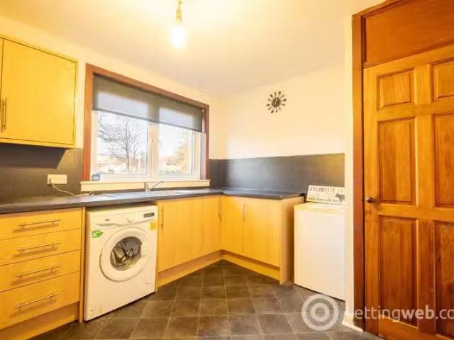 Rental! 3 BR Property to rent in Southampton Place, East End.