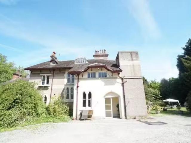 Nice 4 BA 1 bedroom house of multiple occupation for rent in M.