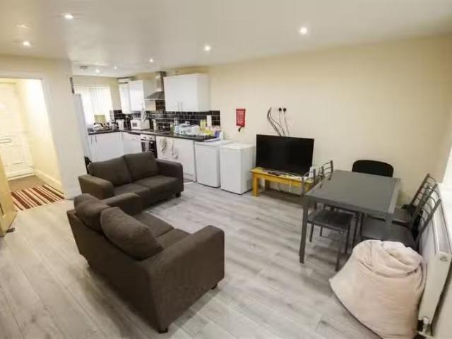 Rental! 4 BA 4 bedroom house for rent in Humphrey Middlemore D.