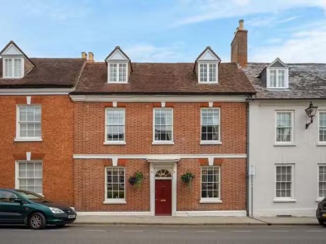 Rental! 4 BA 5 bedroom house for rent in Northgate Street, War.
